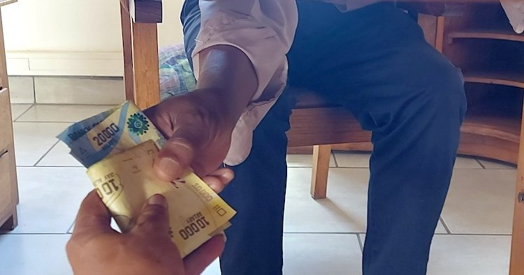Corruption : après la chute en 2023, un humble progrès en 2024 ...